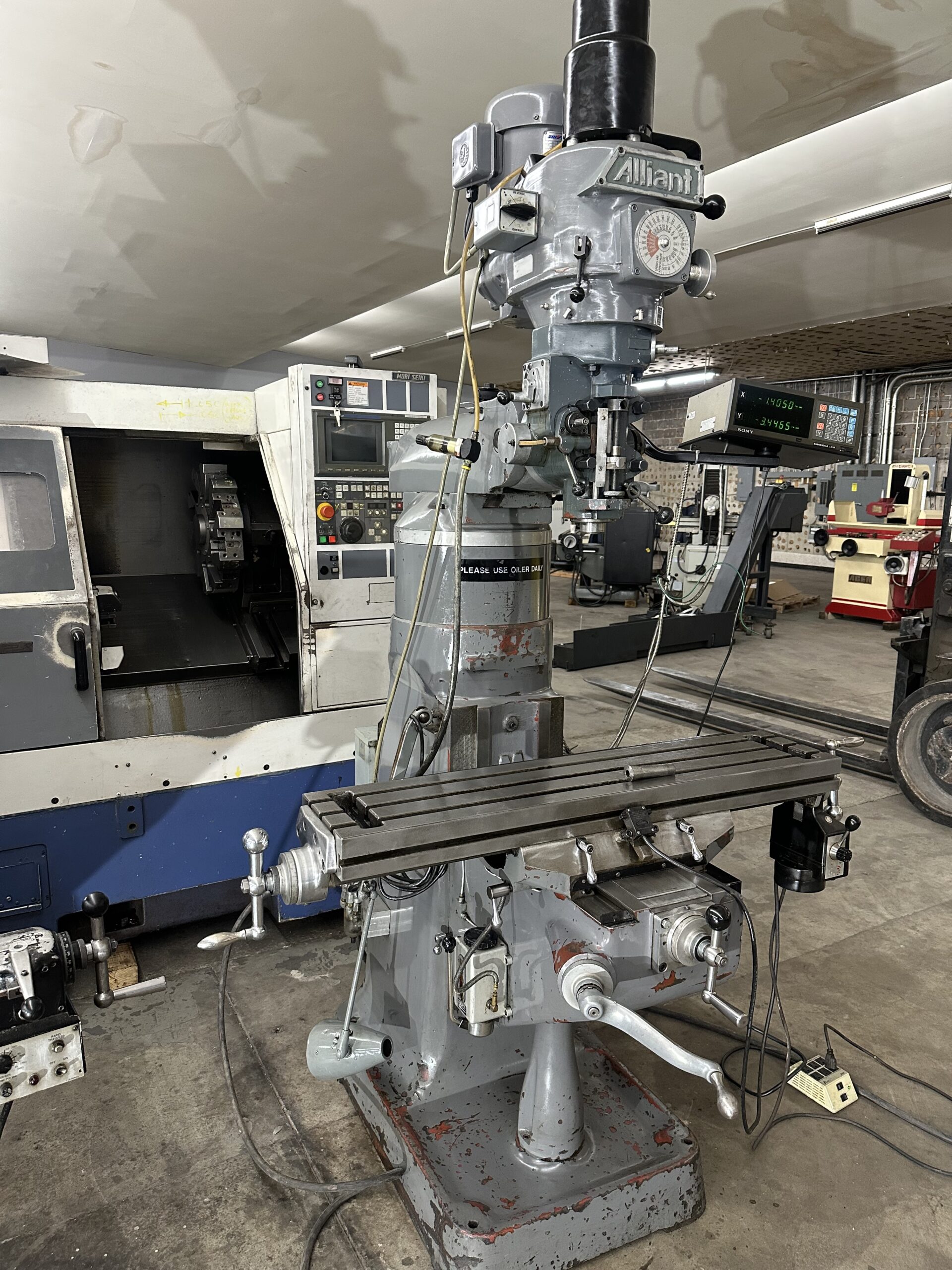 Alliant Vertical Mill with Powerfeed, DRO & Power Drawbar - Hi-Tech ...