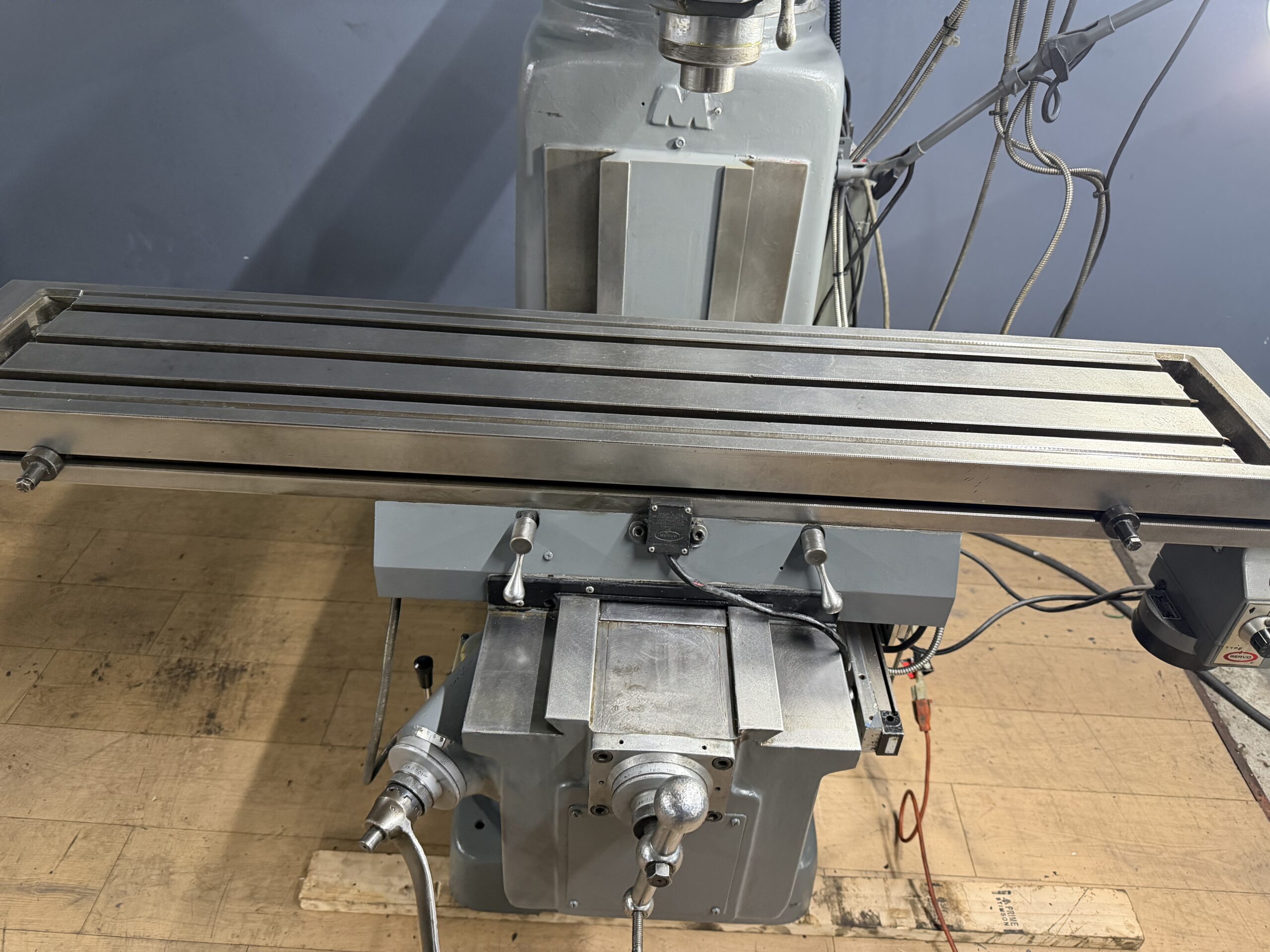 Alliant 1054-3V Vertical Milling Machine - Hi-Tech Machinery