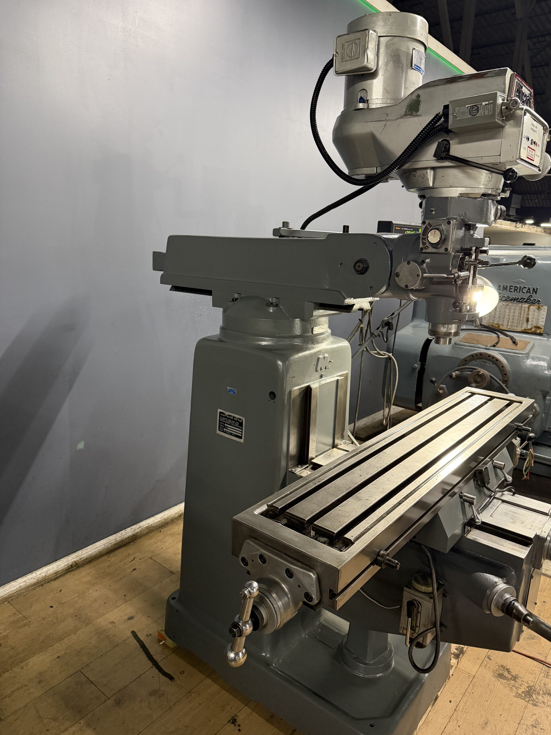 Alliant 1054-3V Vertical Milling Machine - Hi-Tech Machinery